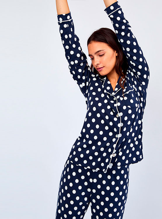 Ripley - PIJAMA MUJER IN BLOOM AZUL PJ BOYFRIEND CLÁSICO BLUE DOTS