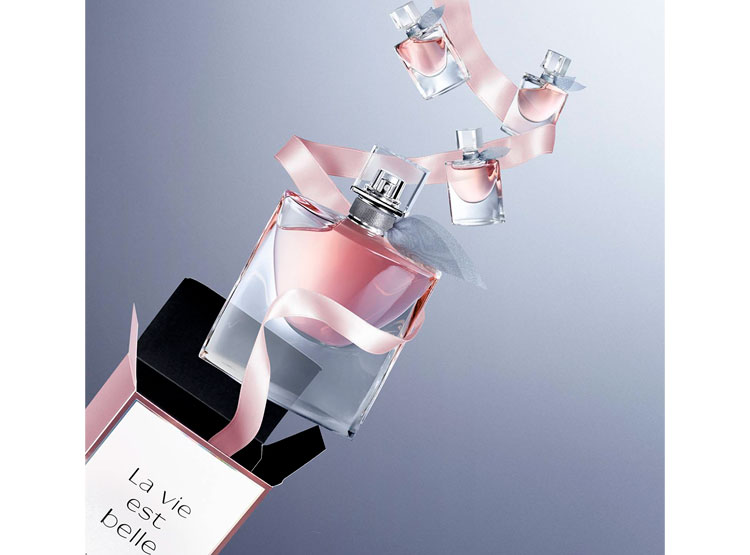 Ripley - PERFUME LANCOME PARA MUJER PACK LVEB EDP 50 ML + BONJOUR POUCH
