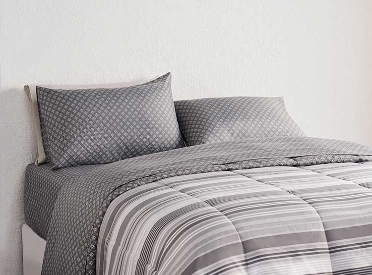 Ripley - SET DE CAMA QUEEN SIZE EN MICROFIBRA LÍNEAS
