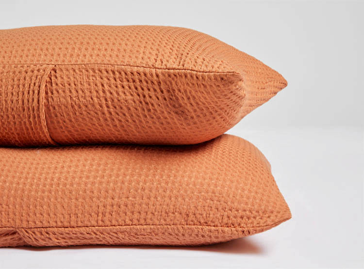 Ripley - FUNDA DE ALMOHADA RIPLEY HOME 50X90 CM MARRÓN WAFFLE TERRA