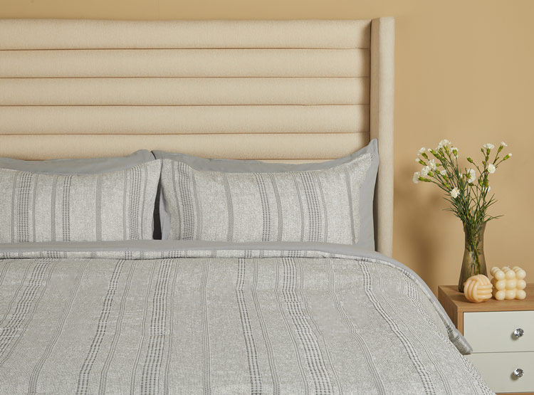 EDREDÓN MAISON LINETT LÍNEAS KING TAUPE